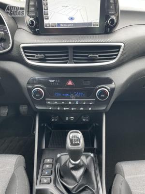 White Hyundai Tucson 2020 in Vilnius, with an engine capacity of 1.60 L and mileage of 178 thousand km for 12850 €, photo 9 on AUTOMOTO.COM.LV