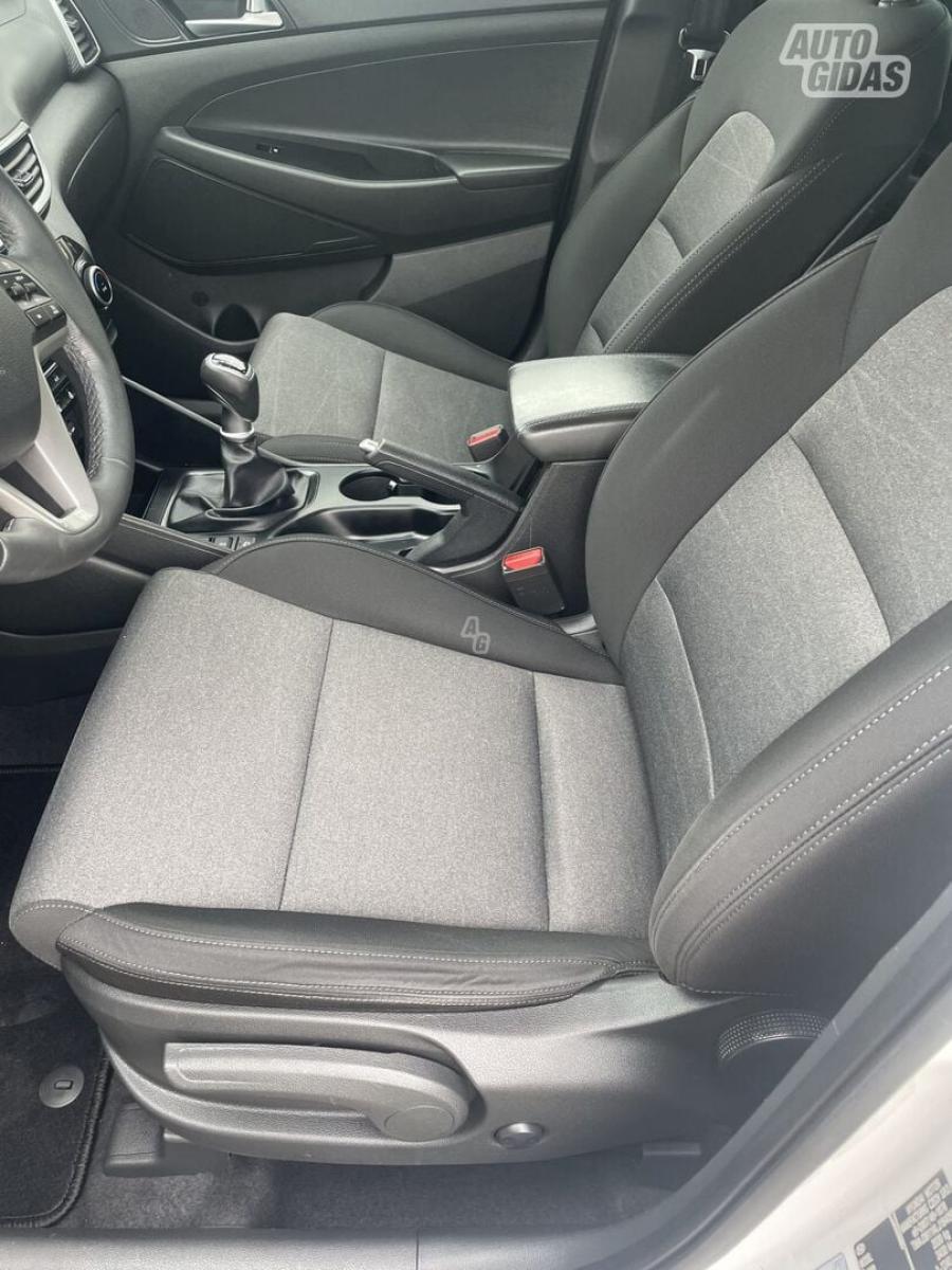 White Hyundai Tucson 2020 in Vilnius, with an engine capacity of 1.60 L and mileage of 178 thousand km for 12850 €, photo 10 on AUTOMOTO.COM.LV