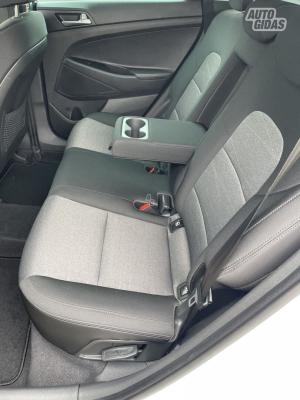 White Hyundai Tucson 2020 in Vilnius, with an engine capacity of 1.60 L and mileage of 178 thousand km for 12850 €, photo 11 on AUTOMOTO.COM.LV
