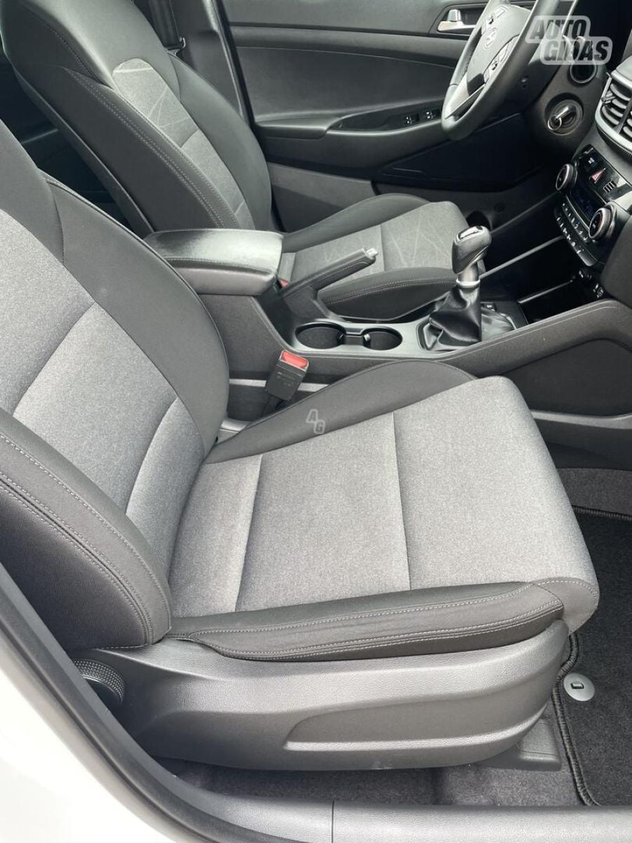 White Hyundai Tucson 2020 in Vilnius, with an engine capacity of 1.60 L and mileage of 178 thousand km for 12850 €, photo 12 on AUTOMOTO.COM.LV