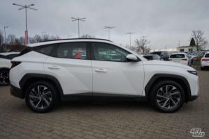 White Hyundai Tucson 2021 in Kaunas, with an engine capacity of 1.60 L and mileage of 65 thousand km for 23420 €, photo 2 on AUTOMOTO.COM.LV