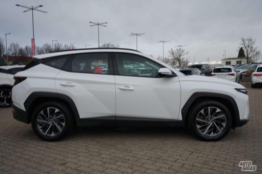 White Hyundai Tucson 2021 in Kaunas, with an engine capacity of 1.60 L and mileage of 65 thousand km for 23420 €, photo 2 on AUTOMOTO.COM.LV