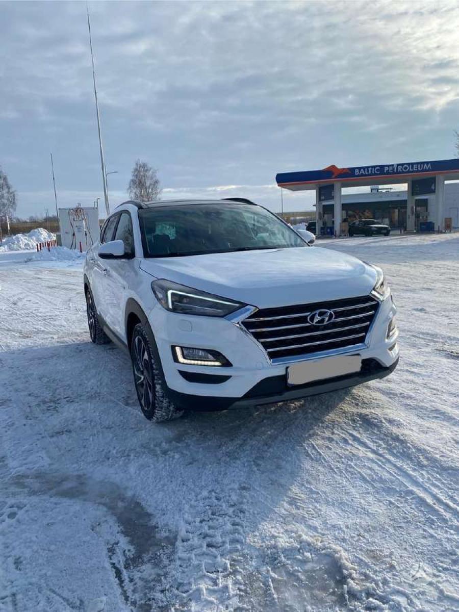 White Hyundai Tucson 2021 in Klaipeda, with an engine capacity of 1.60 L and mileage of 152 thousand km for 16800 €, photo 2 on AUTOMOTO.COM.LV
