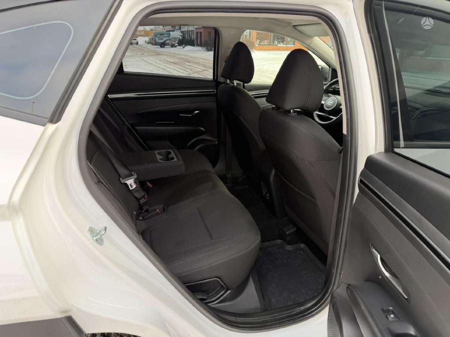 White Hyundai Tucson 2021 in Parnu, with an engine capacity of 1.60 L and mileage of 186 thousand km for 17900 €, photo 10 on AUTOMOTO.COM.LV