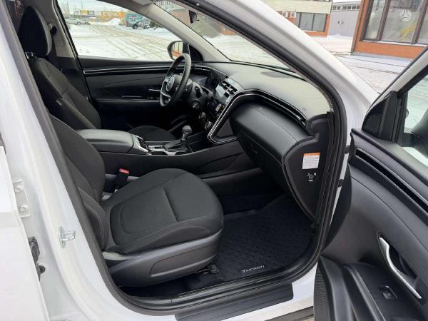 White Hyundai Tucson 2021 in Parnu, with an engine capacity of 1.60 L and mileage of 186 thousand km for 17900 €, photo 11 on AUTOMOTO.COM.LV