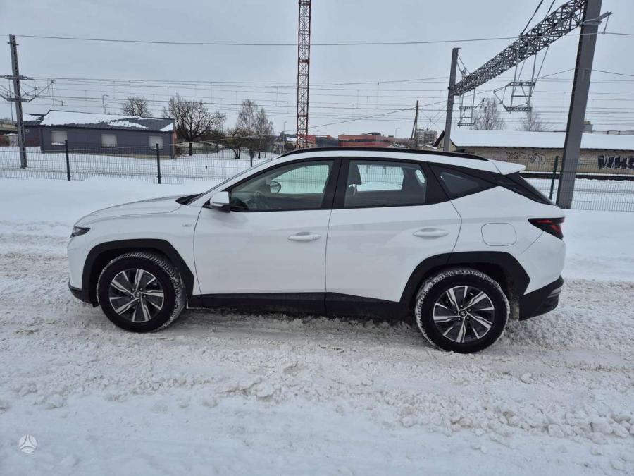 White Hyundai Tucson 2021 in Siauliai, with an engine capacity of 1.60 L and mileage of 133 thousand km for 17600 €, photo 7 on AUTOMOTO.COM.LV