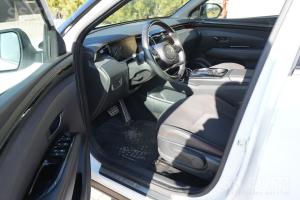 White Hyundai Tucson 2021 in Dobele, with an engine capacity of 1.60 L and mileage of 32 thousand km for 20500 €, photo 14 on AUTOMOTO.COM.LV