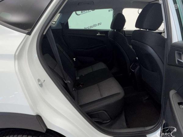 White Hyundai Tucson 2021 in Vilnius, with an engine capacity of 1.59 L and mileage of 181 thousand km for 15950 €, photo 10 on AUTOMOTO.COM.LV