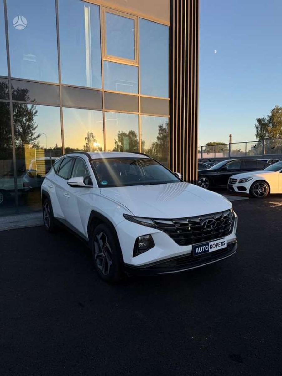 White Hyundai Tucson 2021 in Kaunas, with an engine capacity of 1.60 L and mileage of 181 thousand km for 17500 €, photo 1 on AUTOMOTO.COM.LV