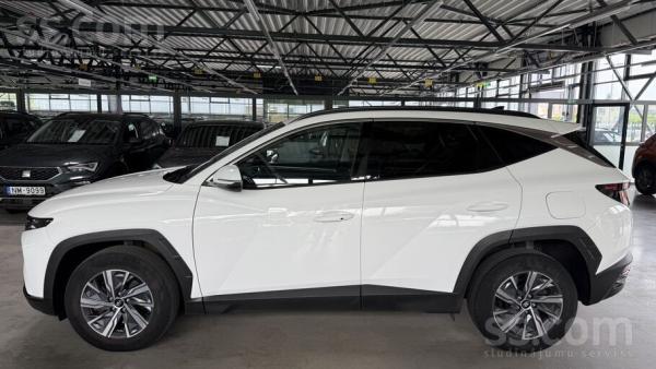 White Hyundai Tucson 2021 in Riga, with an engine capacity of 1.60 L and mileage of 50 thousand km for 23900 €, photo 2 on AUTOMOTO.COM.LV