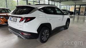White Hyundai Tucson 2021 in Riga, with an engine capacity of 1.60 L and mileage of 50 thousand km for 23900 €, photo 5 on AUTOMOTO.COM.LV