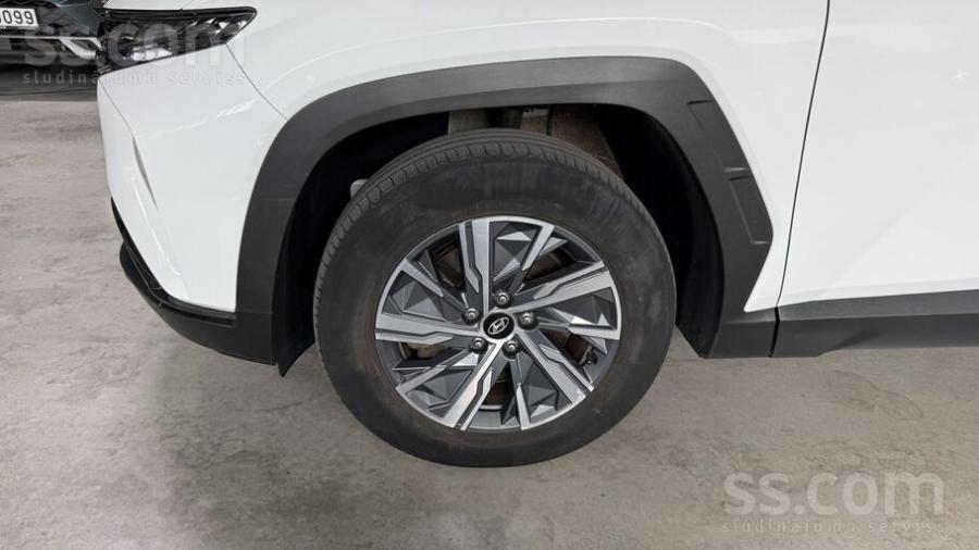 White Hyundai Tucson 2021 in Riga, with an engine capacity of 1.60 L and mileage of 50 thousand km for 23900 €, photo 8 on AUTOMOTO.COM.LV