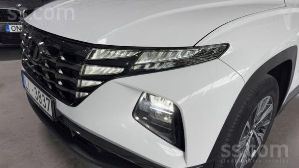 White Hyundai Tucson 2021 in Riga, with an engine capacity of 1.60 L and mileage of 50 thousand km for 23900 €, photo 8 on AUTOMOTO.COM.LV