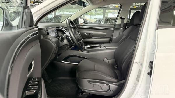 White Hyundai Tucson 2021 in Riga, with an engine capacity of 1.60 L and mileage of 50 thousand km for 23900 €, photo 10 on AUTOMOTO.COM.LV