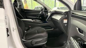 White Hyundai Tucson 2021 in Riga, with an engine capacity of 1.60 L and mileage of 50 thousand km for 23900 €, photo 16 on AUTOMOTO.COM.LV