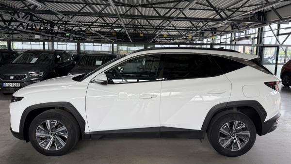 Balts Hyundai Tucson 2021 Rīga, ar dzinēja tilpumu 1.60 L un nobraukumu 50 tūkst. km par 2390000 €, foto 1 vietnē AUTOMOTO.COM.LV