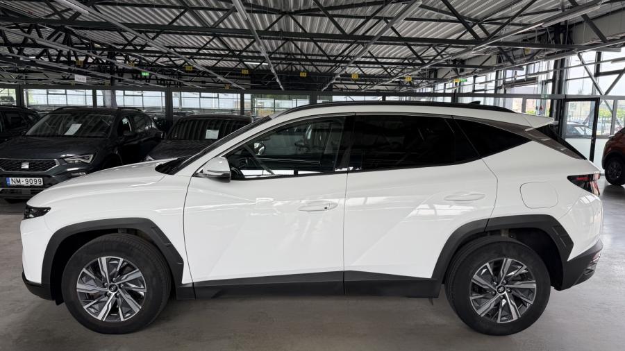 Balts Hyundai Tucson 2021 Rīga, ar dzinēja tilpumu 1.60 L un nobraukumu 50 tūkst. km par 2390000 €, foto 1 vietnē AUTOMOTO.COM.LV