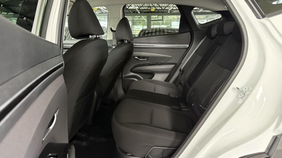 Balts Hyundai Tucson 2021 Rīga, ar dzinēja tilpumu 1.60 L un nobraukumu 50 tūkst. km par 2390000 €, foto 12 vietnē AUTOMOTO.COM.LV