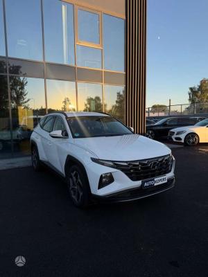 White Hyundai Tucson 2021 in Kaunas, with an engine capacity of 1.60 L and mileage of 181 thousand km for 17400 €, photo  on AUTOMOTO.COM.LV