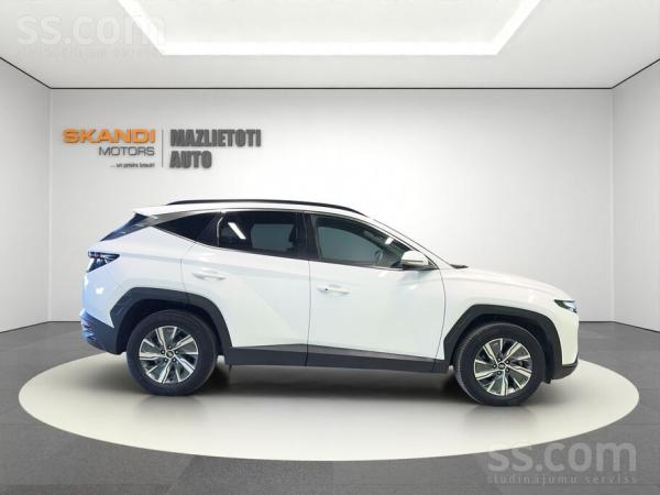 White Hyundai Tucson 2021 in Riga, with an engine capacity of 1.60 L and mileage of 92 thousand km for 24990 €, photo 7 on AUTOMOTO.COM.LV