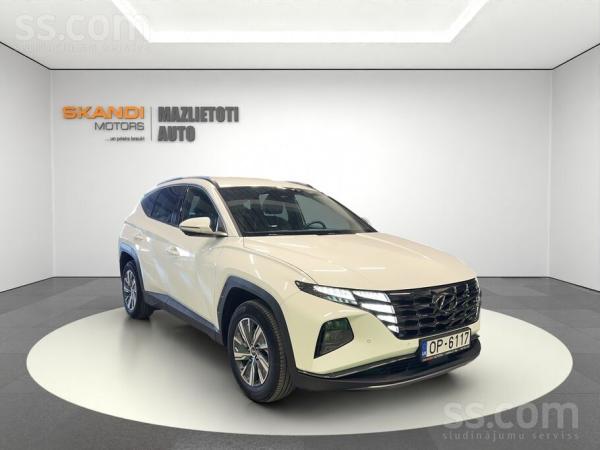 White Hyundai Tucson 2021 in Riga, with an engine capacity of 1.60 L and mileage of 92 thousand km for 24990 €, photo 8 on AUTOMOTO.COM.LV