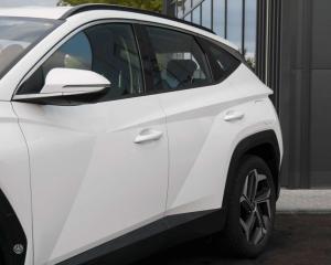 White Hyundai Tucson 2021 in Kaunas, with an engine capacity of 1.60 L and mileage of 181 thousand km for 17400 €, photo 4 on AUTOMOTO.COM.LV
