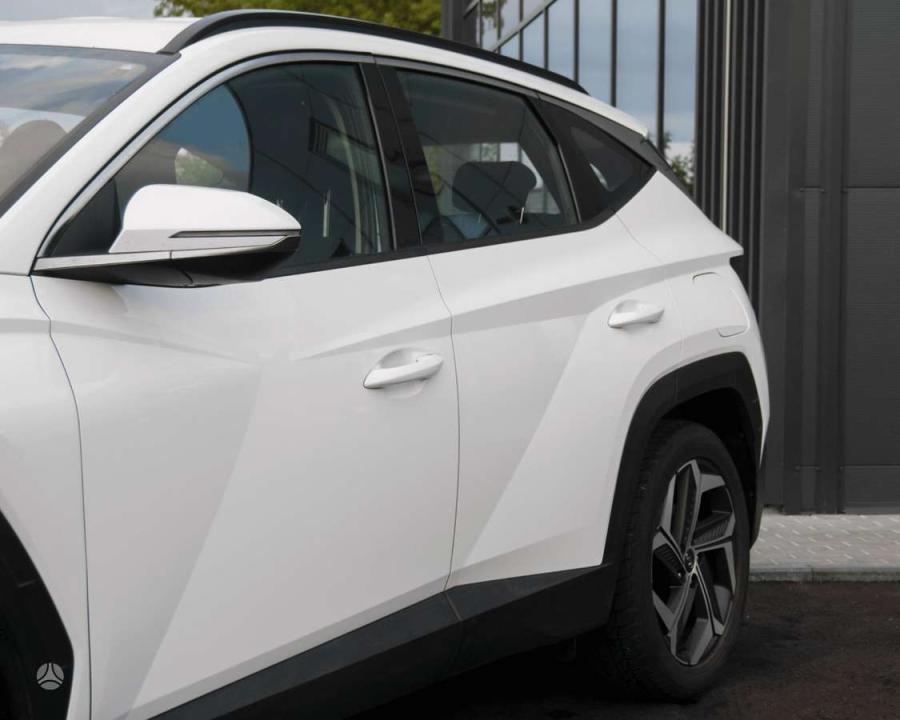 White Hyundai Tucson 2021 in Kaunas, with an engine capacity of 1.60 L and mileage of 181 thousand km for 17400 €, photo 4 on AUTOMOTO.COM.LV