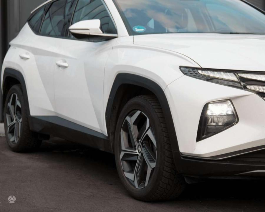 White Hyundai Tucson 2021 in Kaunas, with an engine capacity of 1.60 L and mileage of 181 thousand km for 17400 €, photo 5 on AUTOMOTO.COM.LV