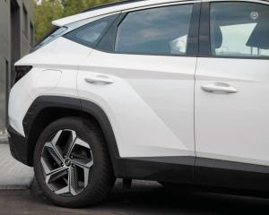 White Hyundai Tucson 2021 in Kaunas, with an engine capacity of 1.60 L and mileage of 181 thousand km for 17400 €, photo 6 on AUTOMOTO.COM.LV
