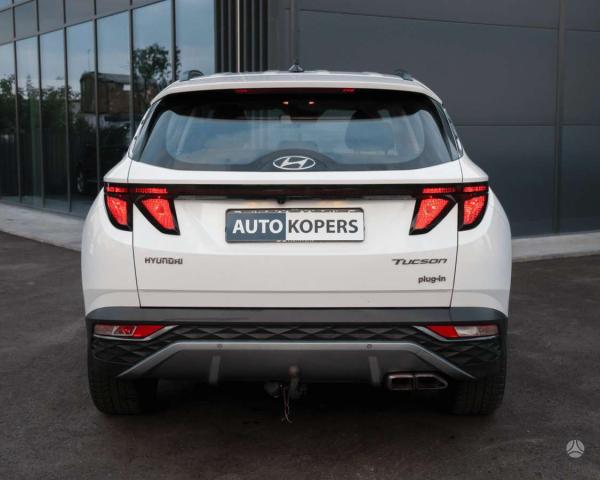 White Hyundai Tucson 2021 in Kaunas, with an engine capacity of 1.60 L and mileage of 181 thousand km for 17400 €, photo 6 on AUTOMOTO.COM.LV