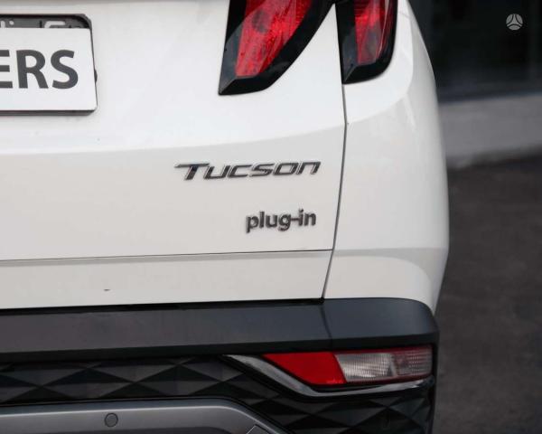 White Hyundai Tucson 2021 in Kaunas, with an engine capacity of 1.60 L and mileage of 181 thousand km for 17400 €, photo 7 on AUTOMOTO.COM.LV