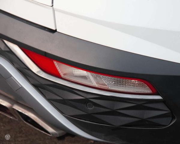 White Hyundai Tucson 2021 in Kaunas, with an engine capacity of 1.60 L and mileage of 181 thousand km for 17400 €, photo 9 on AUTOMOTO.COM.LV