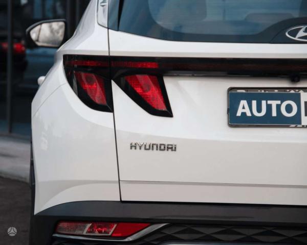 White Hyundai Tucson 2021 in Kaunas, with an engine capacity of 1.60 L and mileage of 181 thousand km for 17400 €, photo 10 on AUTOMOTO.COM.LV