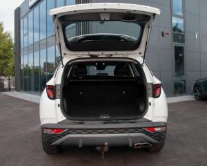 White Hyundai Tucson 2021 in Kaunas, with an engine capacity of 1.60 L and mileage of 181 thousand km for 17400 €, photo 13 on AUTOMOTO.COM.LV