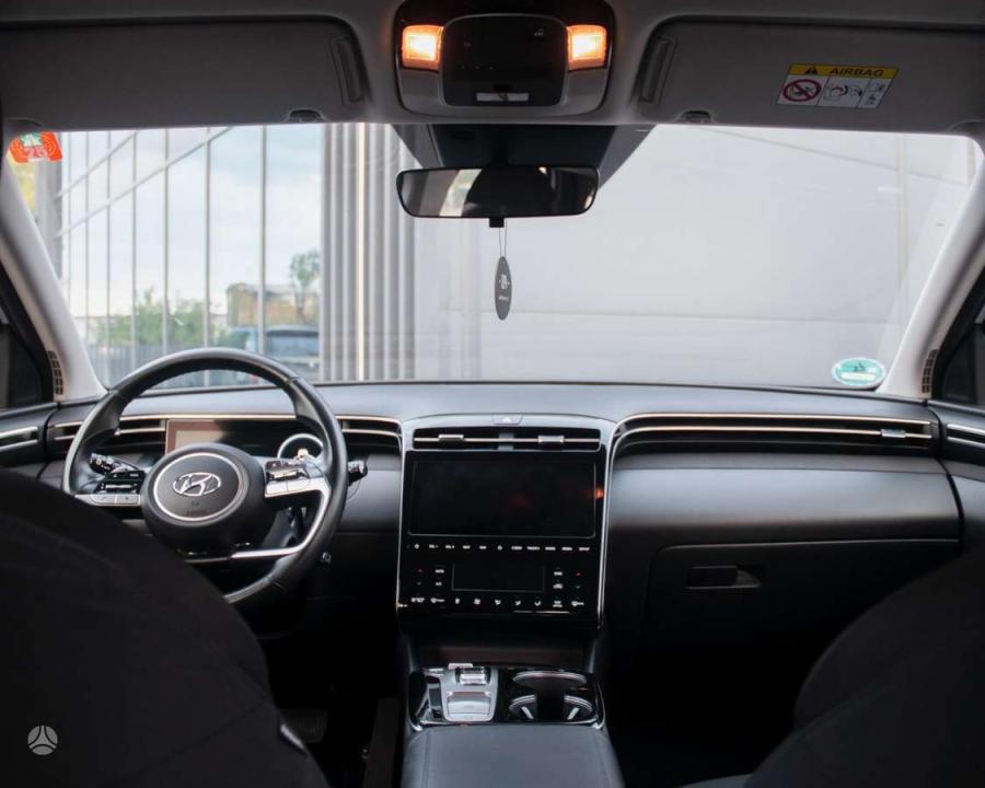 White Hyundai Tucson 2021 in Kaunas, with an engine capacity of 1.60 L and mileage of 181 thousand km for 17400 €, photo 19 on AUTOMOTO.COM.LV