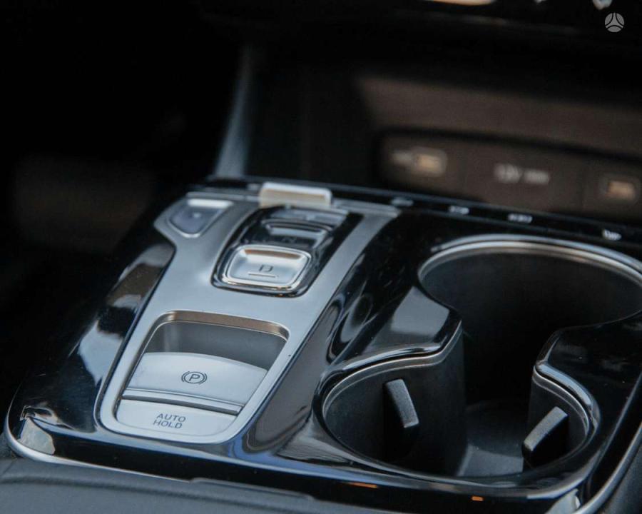 White Hyundai Tucson 2021 in Kaunas, with an engine capacity of 1.60 L and mileage of 181 thousand km for 17400 €, photo 21 on AUTOMOTO.COM.LV