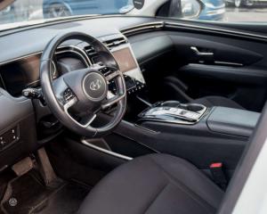 White Hyundai Tucson 2021 in Kaunas, with an engine capacity of 1.60 L and mileage of 181 thousand km for 17400 €, photo 30 on AUTOMOTO.COM.LV