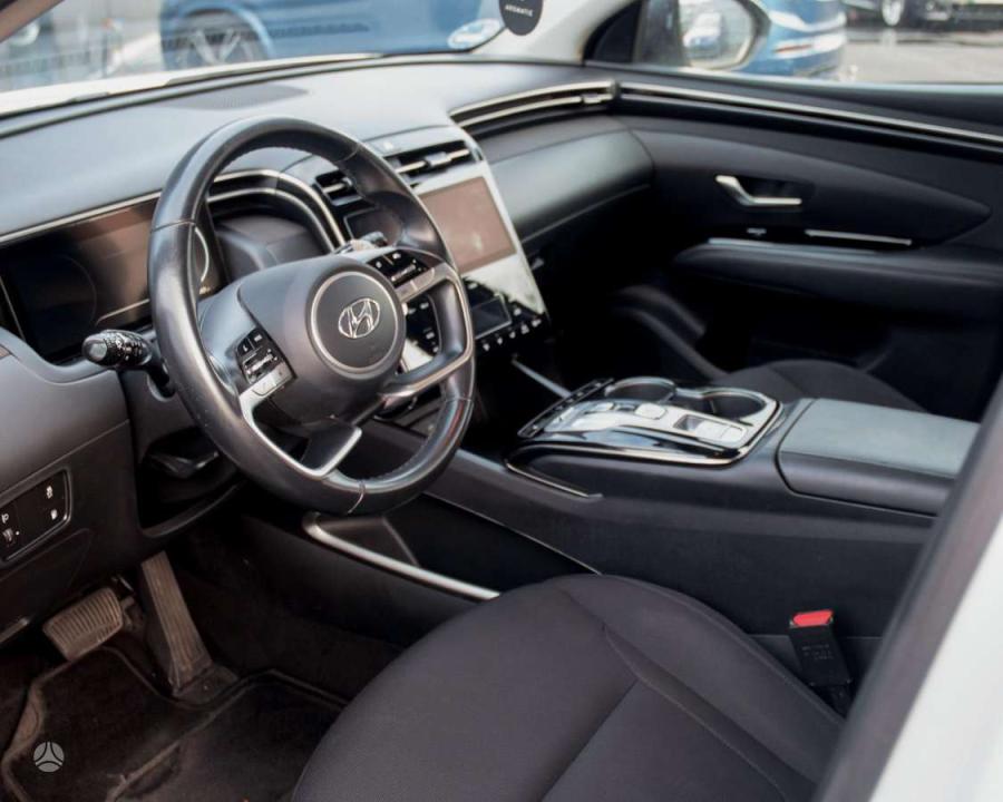 White Hyundai Tucson 2021 in Kaunas, with an engine capacity of 1.60 L and mileage of 181 thousand km for 17400 €, photo 30 on AUTOMOTO.COM.LV