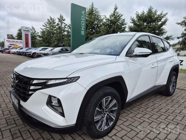White Hyundai Tucson 2021 in Liepaja, with an engine capacity of 1.60 L and mileage of 52 thousand km for 15220 €, photo 1 on AUTOMOTO.COM.LV