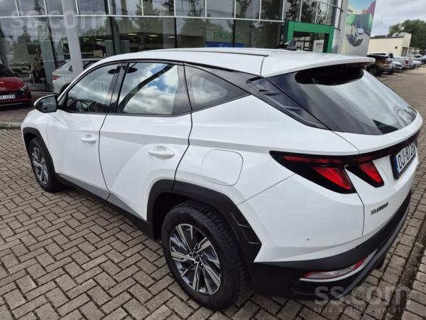 White Hyundai Tucson 2021 in Liepaja, with an engine capacity of 1.60 L and mileage of 52 thousand km for 15220 €, photo 4 on AUTOMOTO.COM.LV