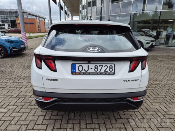 White Hyundai Tucson 2021 in Liepaja, with an engine capacity of 1.60 L and mileage of 52 thousand km for 15220 €, photo 5 on AUTOMOTO.COM.LV