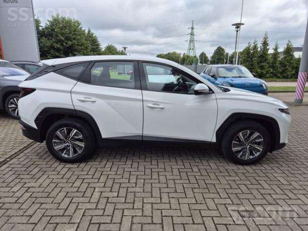 White Hyundai Tucson 2021 in Liepaja, with an engine capacity of 1.60 L and mileage of 52 thousand km for 15220 €, photo 6 on AUTOMOTO.COM.LV