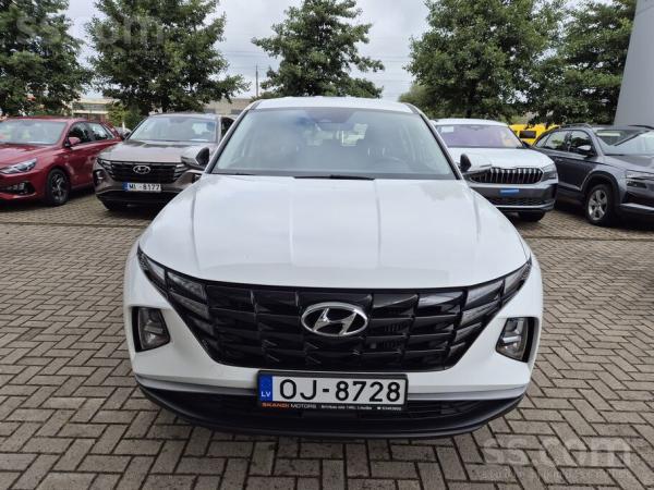 White Hyundai Tucson 2021 in Liepaja, with an engine capacity of 1.60 L and mileage of 52 thousand km for 15220 €, photo 8 on AUTOMOTO.COM.LV