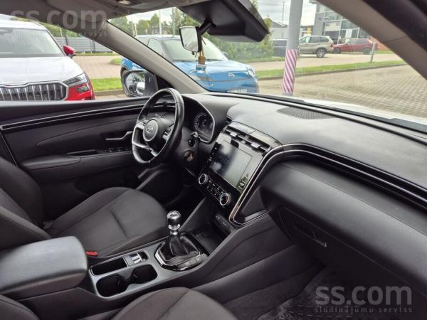 White Hyundai Tucson 2021 in Liepaja, with an engine capacity of 1.60 L and mileage of 52 thousand km for 15220 €, photo 9 on AUTOMOTO.COM.LV