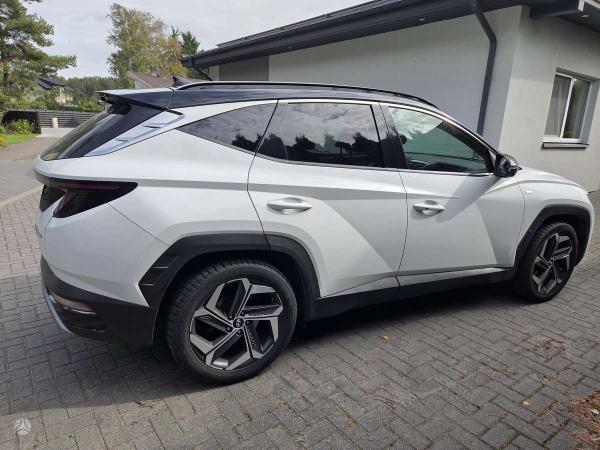White Hyundai Tucson 2021 in Siauliai, with an engine capacity of 1.60 L and mileage of 119 thousand km for 20900 €, photo 5 on AUTOMOTO.COM.LV