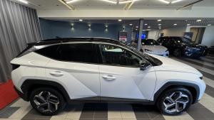 White Hyundai Tucson 2022 in Riga, with an engine capacity of 1.60 L and mileage of 46 thousand km for 26990 €, photo 4 on AUTOMOTO.COM.LV