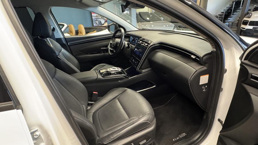 White Hyundai Tucson 2022 in Riga, with an engine capacity of 1.60 L and mileage of 46 thousand km for 26990 €, photo 11 on AUTOMOTO.COM.LV