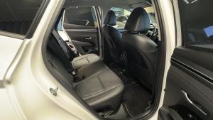 White Hyundai Tucson 2022 in Riga, with an engine capacity of 1.60 L and mileage of 46 thousand km for 26990 €, photo 12 on AUTOMOTO.COM.LV
