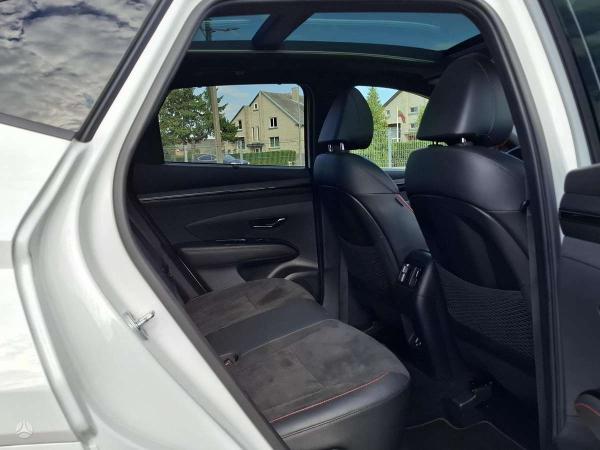 White Hyundai Tucson 2022 in Taurage, with an engine capacity of 1.60 L and mileage of 128 thousand km for 18850 €, photo 9 on AUTOMOTO.COM.LV