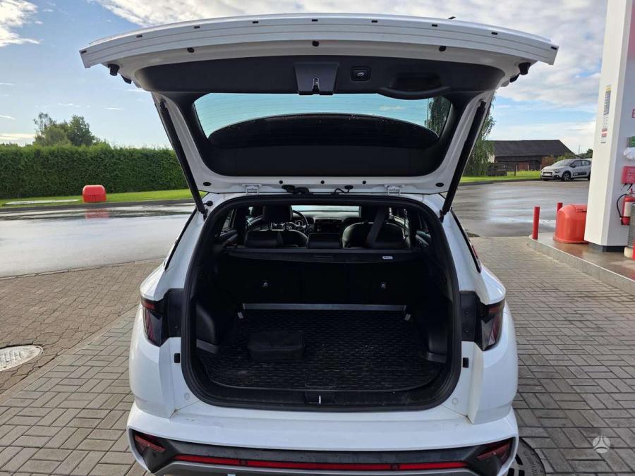 White Hyundai Tucson 2022 in Taurage, with an engine capacity of 1.60 L and mileage of 190 thousand km for 19239 €, photo 12 on AUTOMOTO.COM.LV
